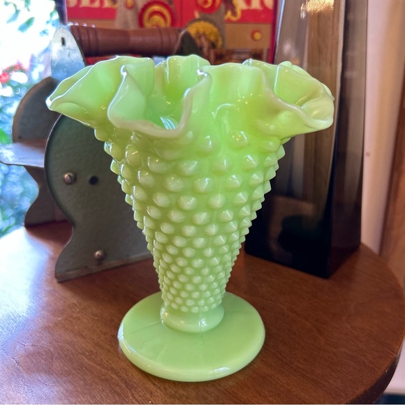Fenton | Accents | Vintage Fenton Art Glass Large Fluted Hobnail ...